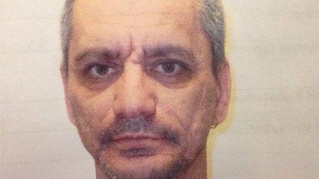 Detained kidnapper Shane Hart arrested after escaping - BBC News