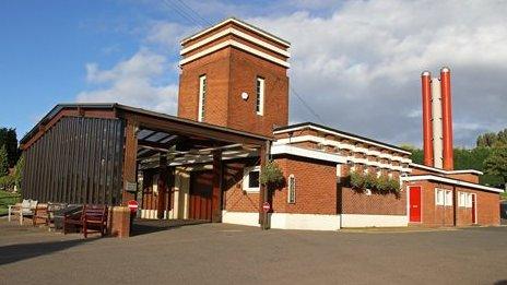 Rowley Regis Cemetery memorials vandalised - BBC News