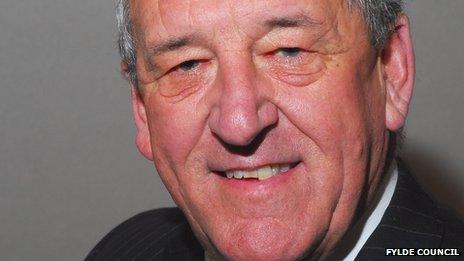 Fylde Council leader David Eaves steps down - BBC News