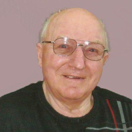 Lincoln mobility scooter rider dies after 'hit-and-run' crash - BBC News