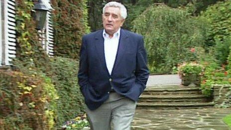 Leeds United former chairman Leslie Silver's funeral held - BBC News