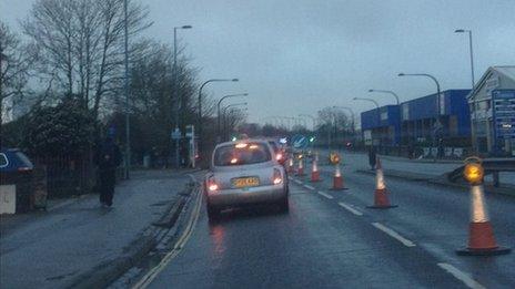 Southampton travel delays as Northam Bridge repairs begin - BBC News