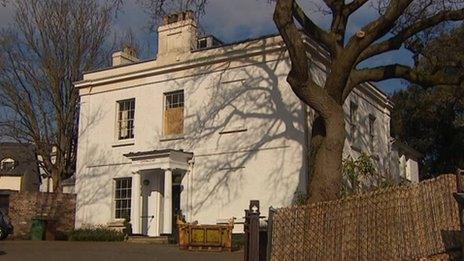 Inquiry cannot confirm Savile 'assault' at Exeter home - BBC News