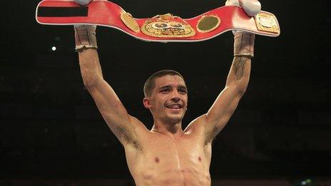 Lee Selby's world title boxing win bus tour in Barry - BBC News