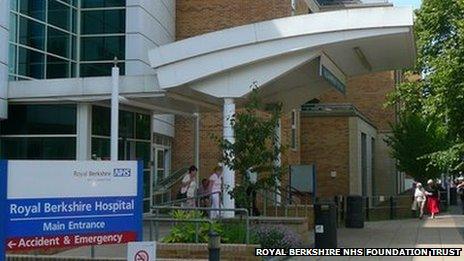Royal Berkshire Hospital staff in blood test dispute - BBC News