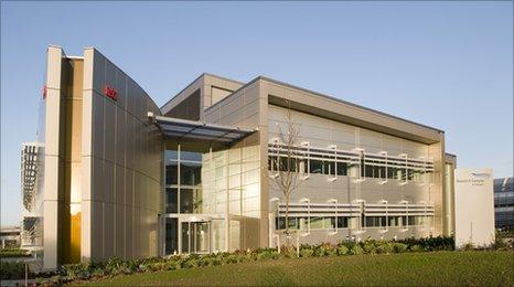 New £26m science complex opens at Harwell - BBC News