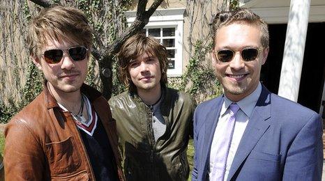 MMMBop pop band Hanson to tour the UK this November - BBC News