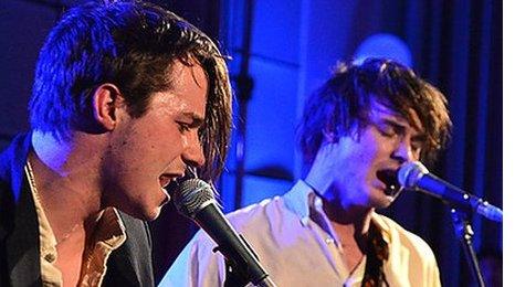 Palma Violets riding the wave - BBC News
