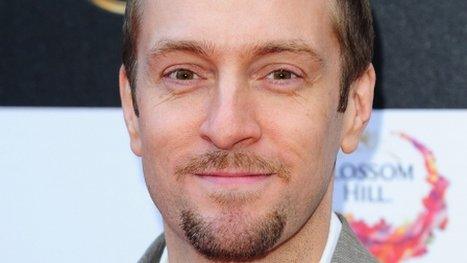 Derren Brown denies hiring actor for Apocalypse show - BBC News