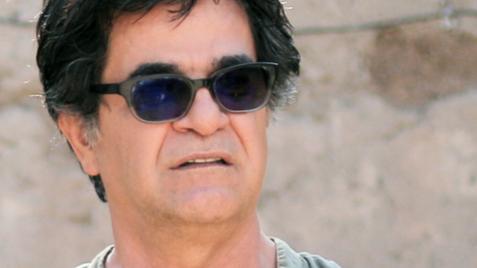 Jafar Panahi: Prominent Iranian film director leaves jail - BBC News