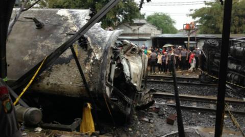 Korban kecelakaan Bintaro bertambah - BBC News Indonesia