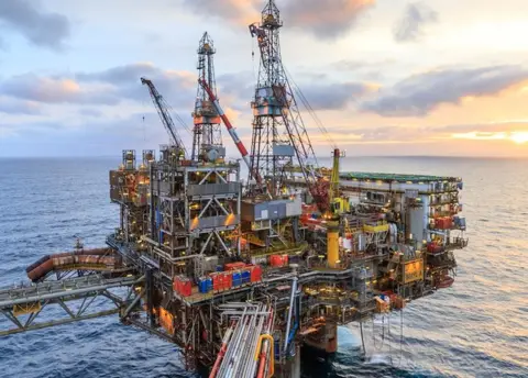 North Sea offshore workers begin 48-hour strike over pay