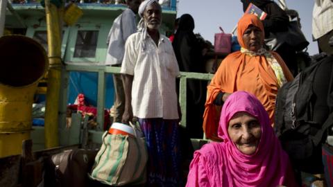 In pictures: The Somalis fleeing home from Yemen - BBC News