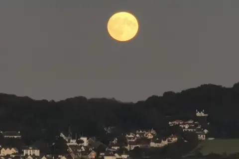Lunar eclipse and supermoon illuminate Wales' skies