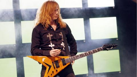 Ex-Megadeth drummer Nick Menza dies of heart attack on stage - BBC News