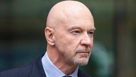 Barclays boss was 'up at 2am' over bonus - BBC News