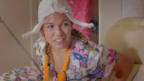 Meet the Dutch comic poking gentle fun at the Brits - BBC News