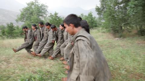 In pictures: PKK fighters prepare for battle with IS - BBC News