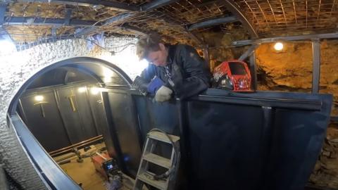 Colin Furze: YouTuber allowed to build tunnel under garden - BBC News
