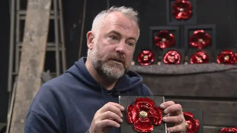 Lymington sculptor plans poignant Armistice Day poppy hunt