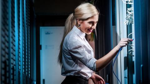 DDoS: Website-crippling cyber-attacks to rise in 2016 - BBC News