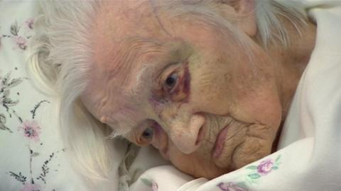 UK's oldest person Gladys Hooper turns 113 - BBC News