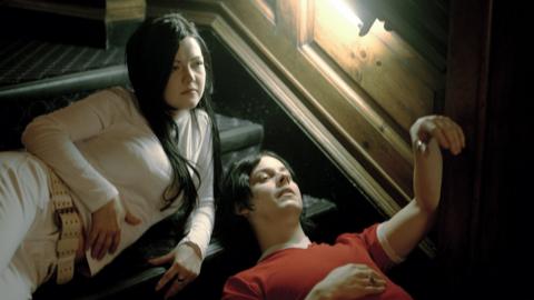 Photographer Graham MacIndoe captures his life on drugs - BBC News