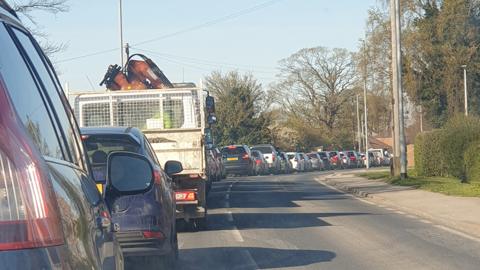 Plans released for peak time only bus lanes in Hull - BBC News