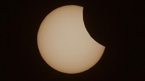 Total solar eclipse 2023: Rare event seen in Australia - BBC Newsround