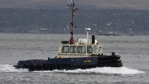 Tug recovered from Clyde after fatal capsize