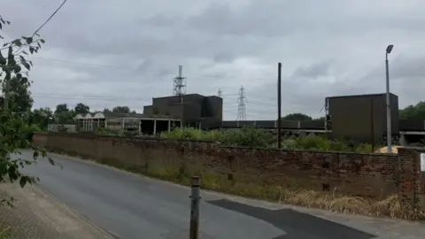 Bramford's fire-ravaged Fisons factory causes resident resentment