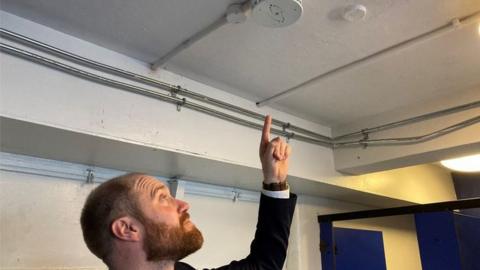 Baxter College installs toilet sensors to stop vaping - BBC News