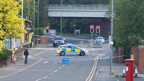 Three arrested after man assaulted in High Wycombe - BBC News