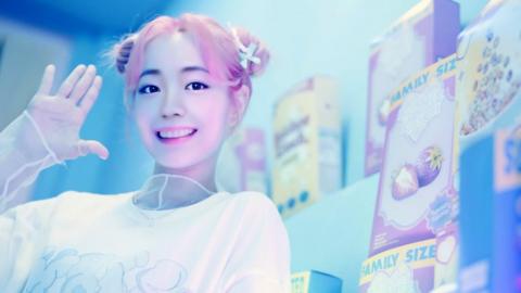 K-pop: The rise of the virtual girl bands - BBC News