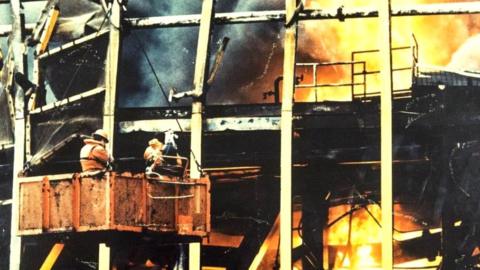 Piper Alpha: Firefighter recalls horror of oil rig disaster - BBC News