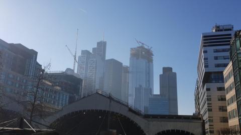 Fool's spring: England enjoys sunshine in February - BBC News