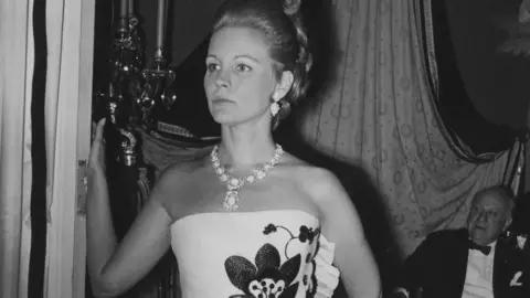 Claus von Bülow: Socialite cleared of trying to murder his wife dies ...