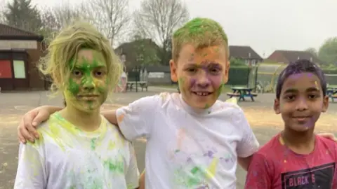 In pictures: Leicestershire school children take part in 'colour dash'