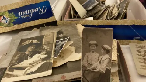 Holocaust victims' descendant gets family photos after 80 years
