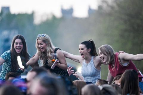 In pictures: Coronation concert and UK street parties - BBC News