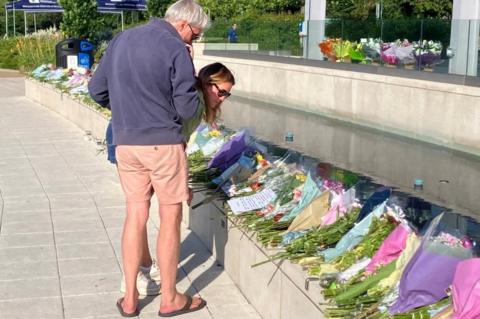 Nottingham attacks: City centre vigil to honour victims - BBC News