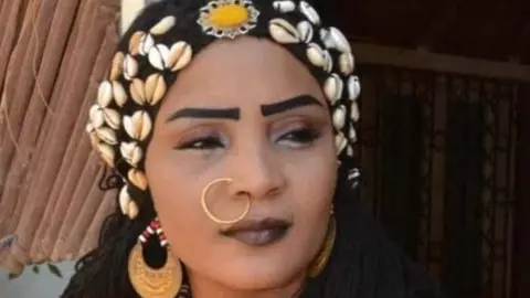 Sudan crisis: Sudanese singer Shaden Gardood killed in crossfire