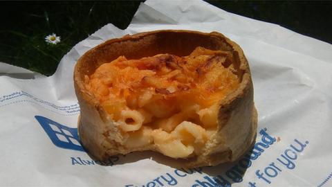 Petition stunt man finds macaroni pies 'disgusting' - BBC News