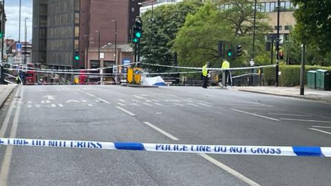 London violence: Two fatal shootings within 24 hours - BBC News