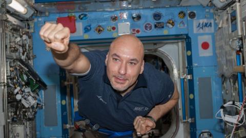 Europe presses ahead with Mars rover - BBC News