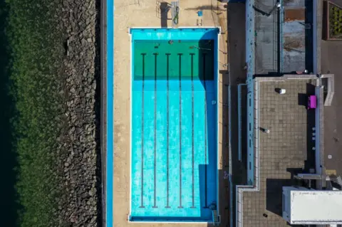 Scotland's oldest outdoor pool in Gourock features on new Blur album