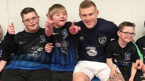 Creggan: James McClean's 'mind blown' over mural tribute - BBC News
