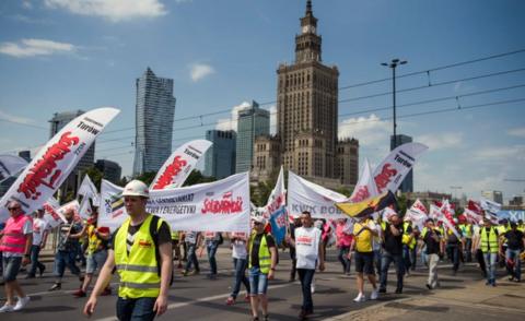 Turow: Vast Polish coal mine infuriates the neighbours - BBC News