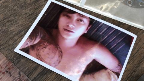 Lives lived and lost along Manila's Pasig river - BBC News