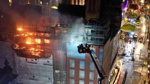 Leeds fire: Leonardo building blaze treated as arson - BBC News